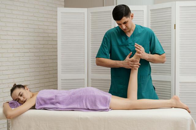 Tipuri de masaj pentru picioare: drenaj limfatic, masaj suedez, masaj ...